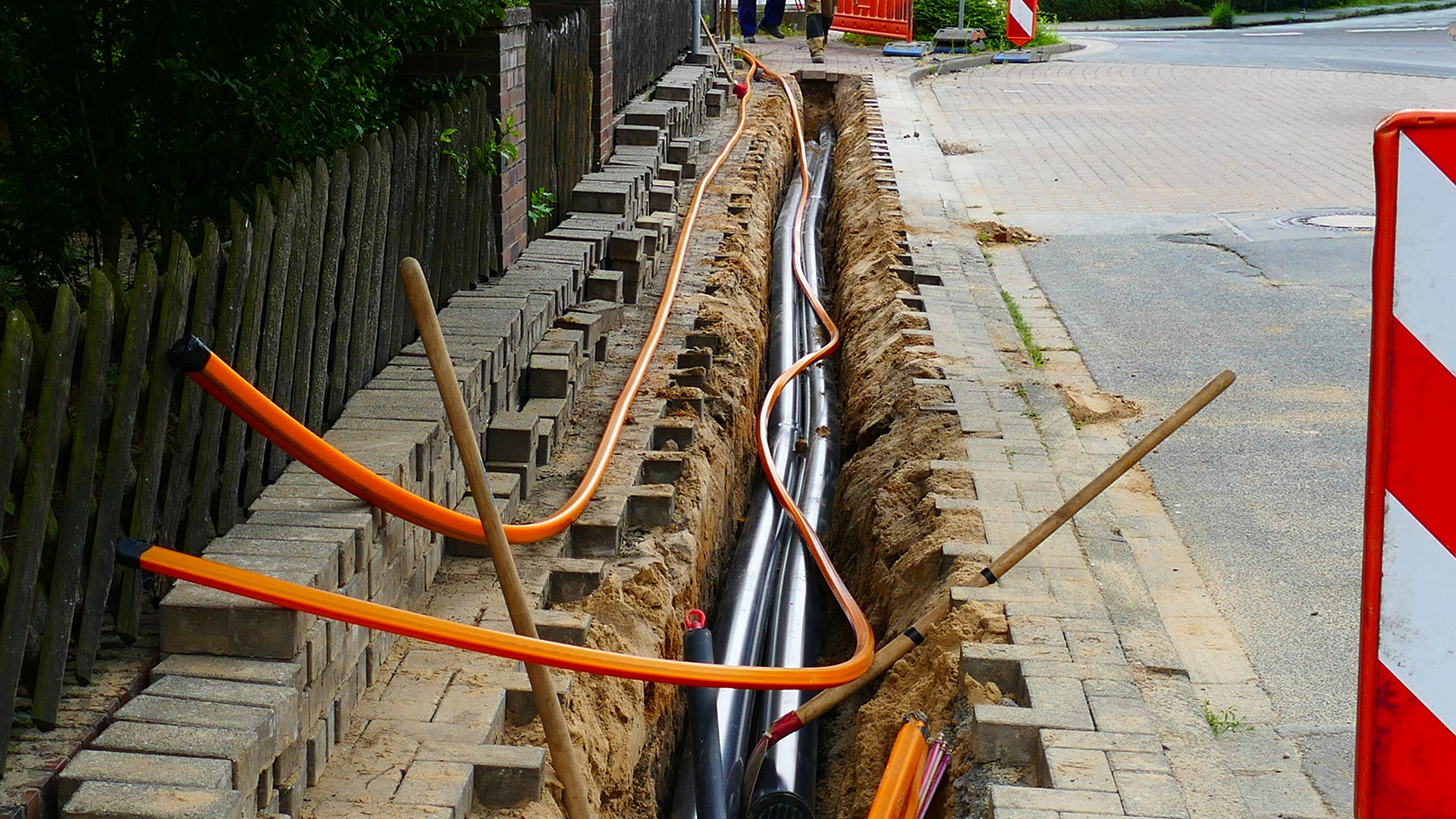 AI-Powered Software for Power and Fiber Network Construction